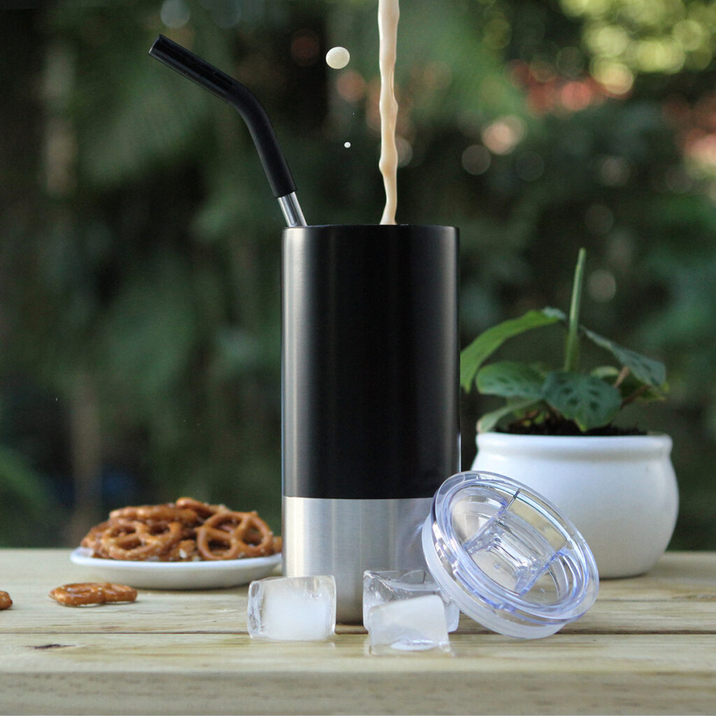 Termo doble pared con tapa de plástico y popote de acero